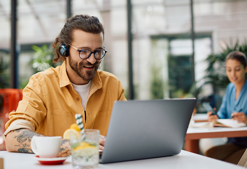 VPN Meaning: What Does a VPN Do & How VPNs Work